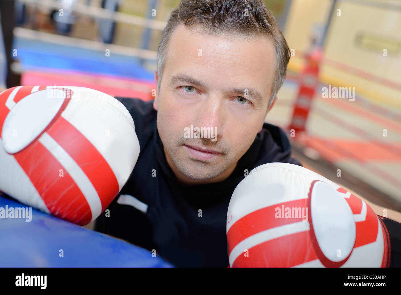 Boxer posing fighting boxing ring hi-res stock photography and images ...