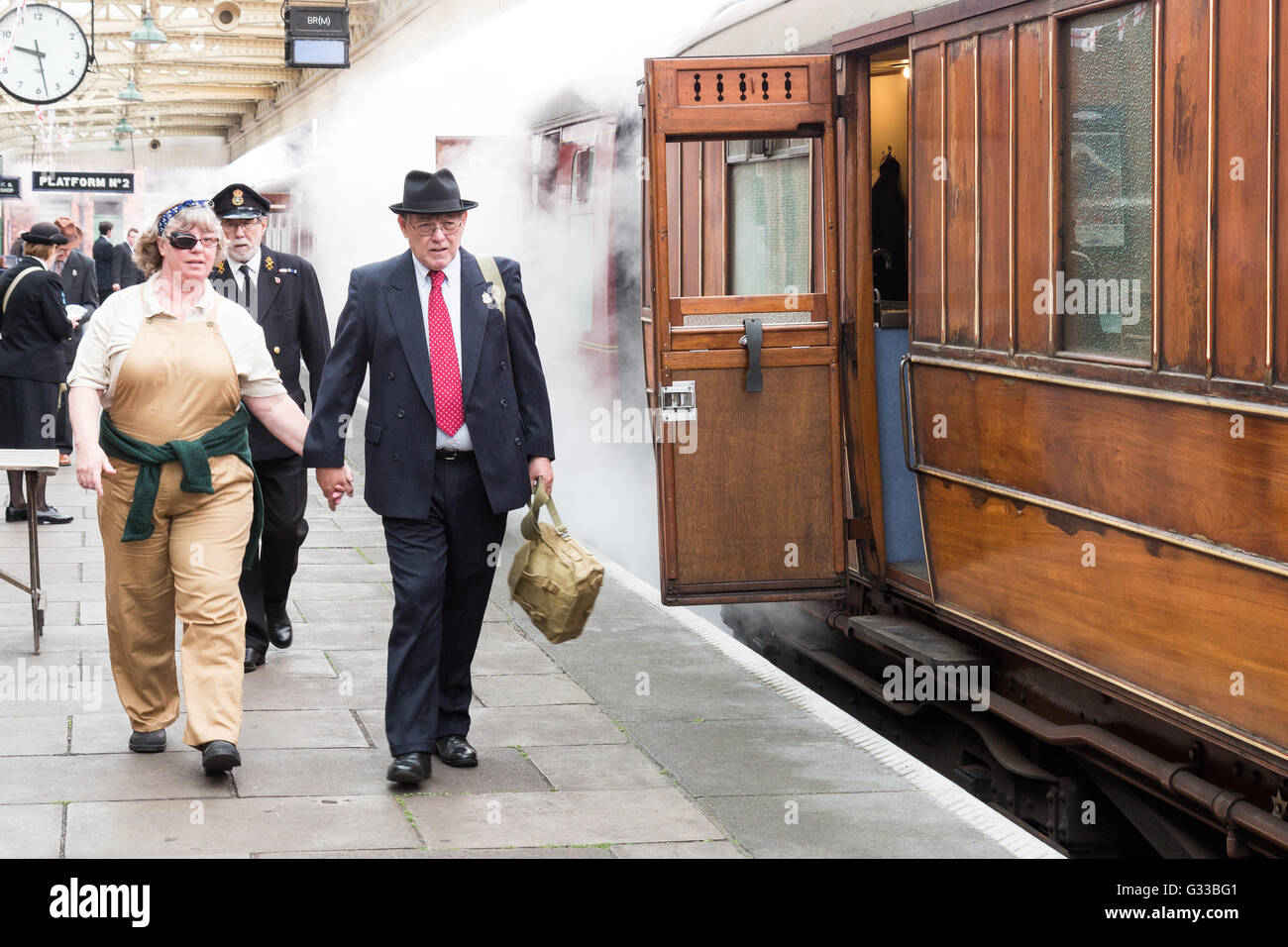 Reenactors at the 1940s Wartime Weekend on the Great Central Railway ...