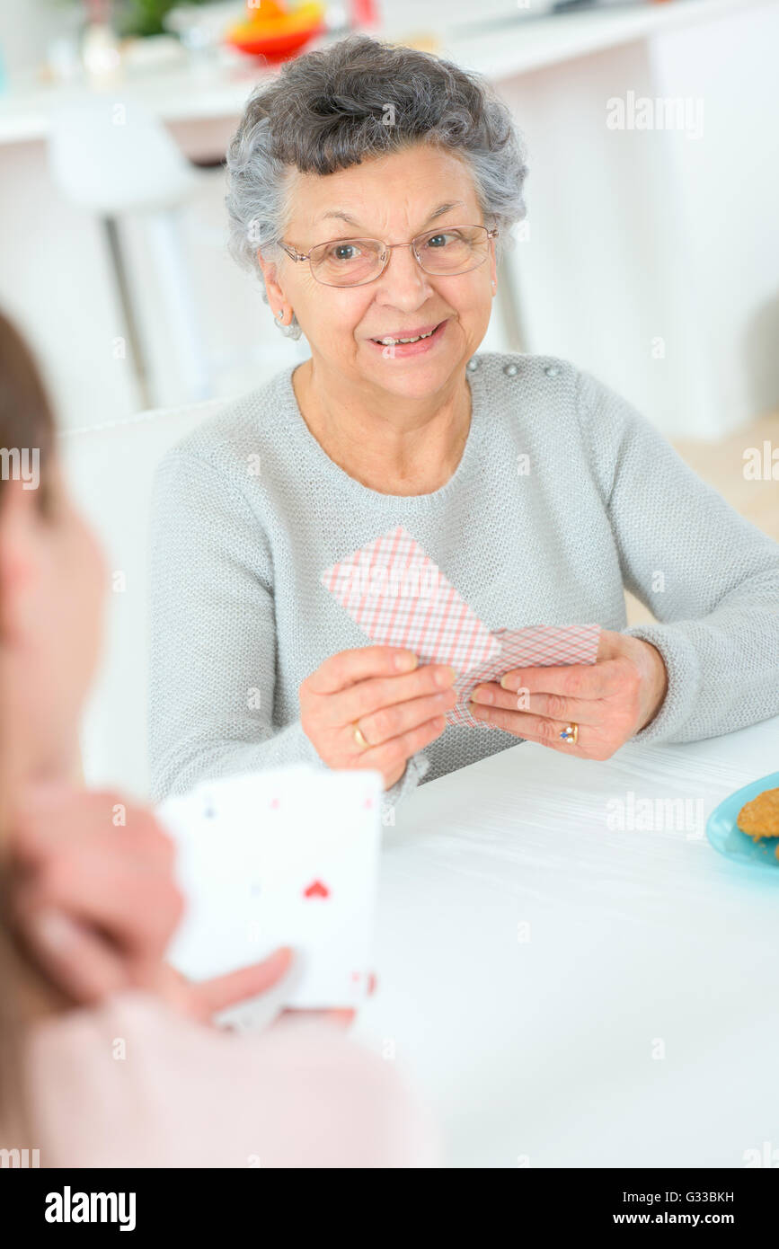 Dealing playing cards hi-res stock photography and images - Alamy