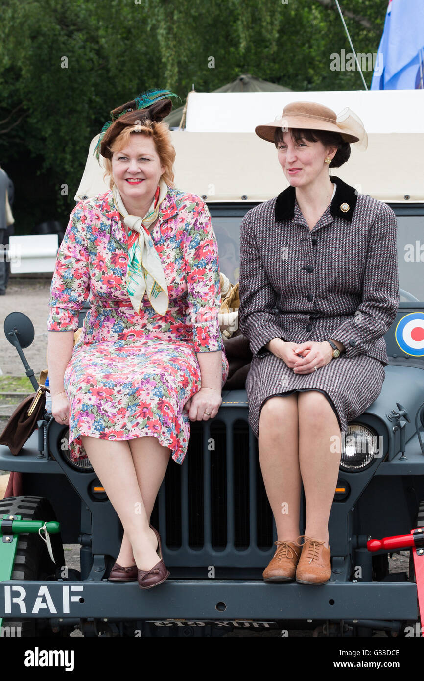 Reenactors at the 1940s Wartime Weekend on the Great Central Railway ...