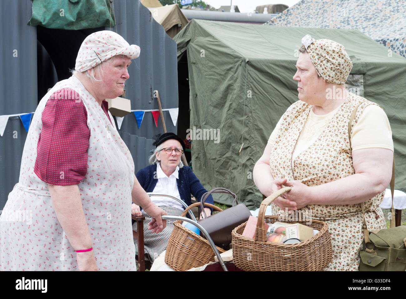 Reenactors at the 1940s Wartime Weekend on the Great Central Railway ...