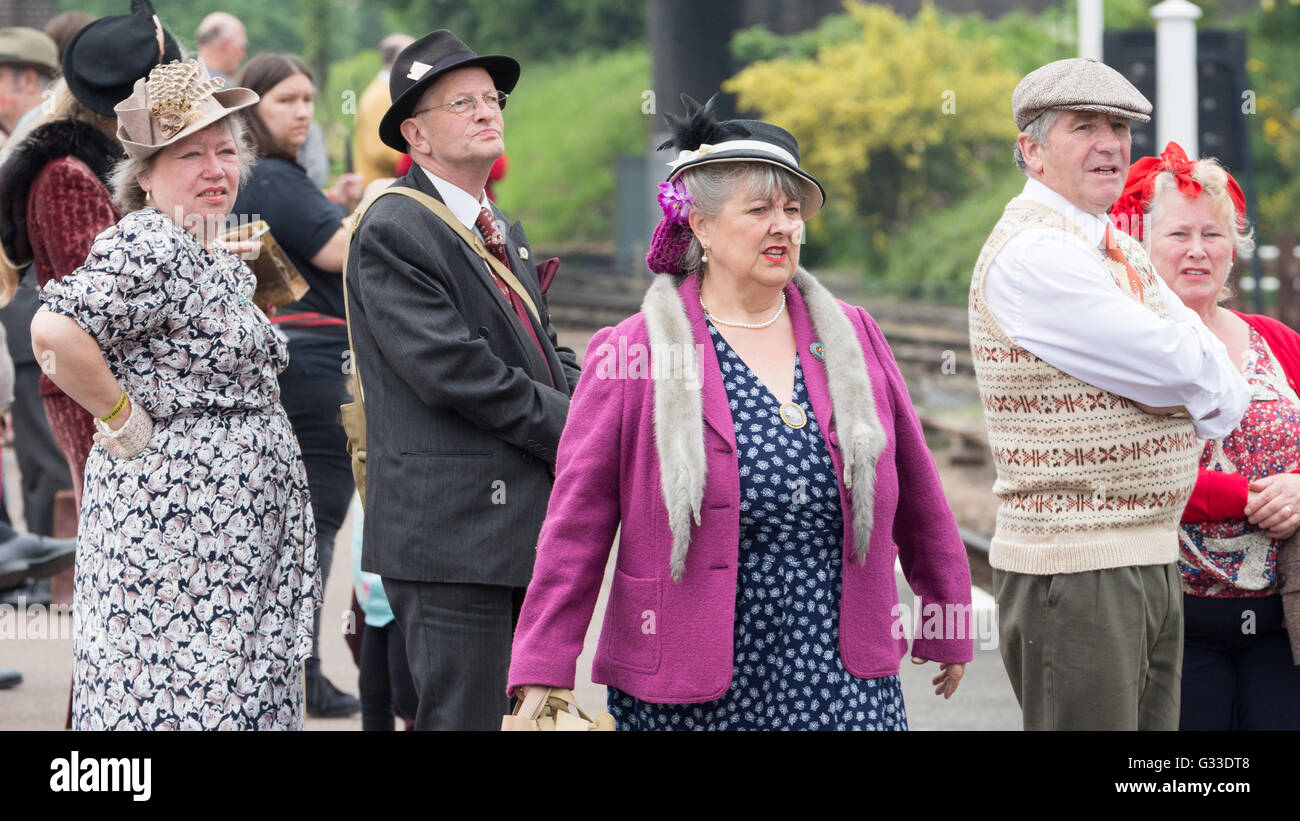 Reenactors at the 1940s Wartime Weekend on the Great Central Railway ...