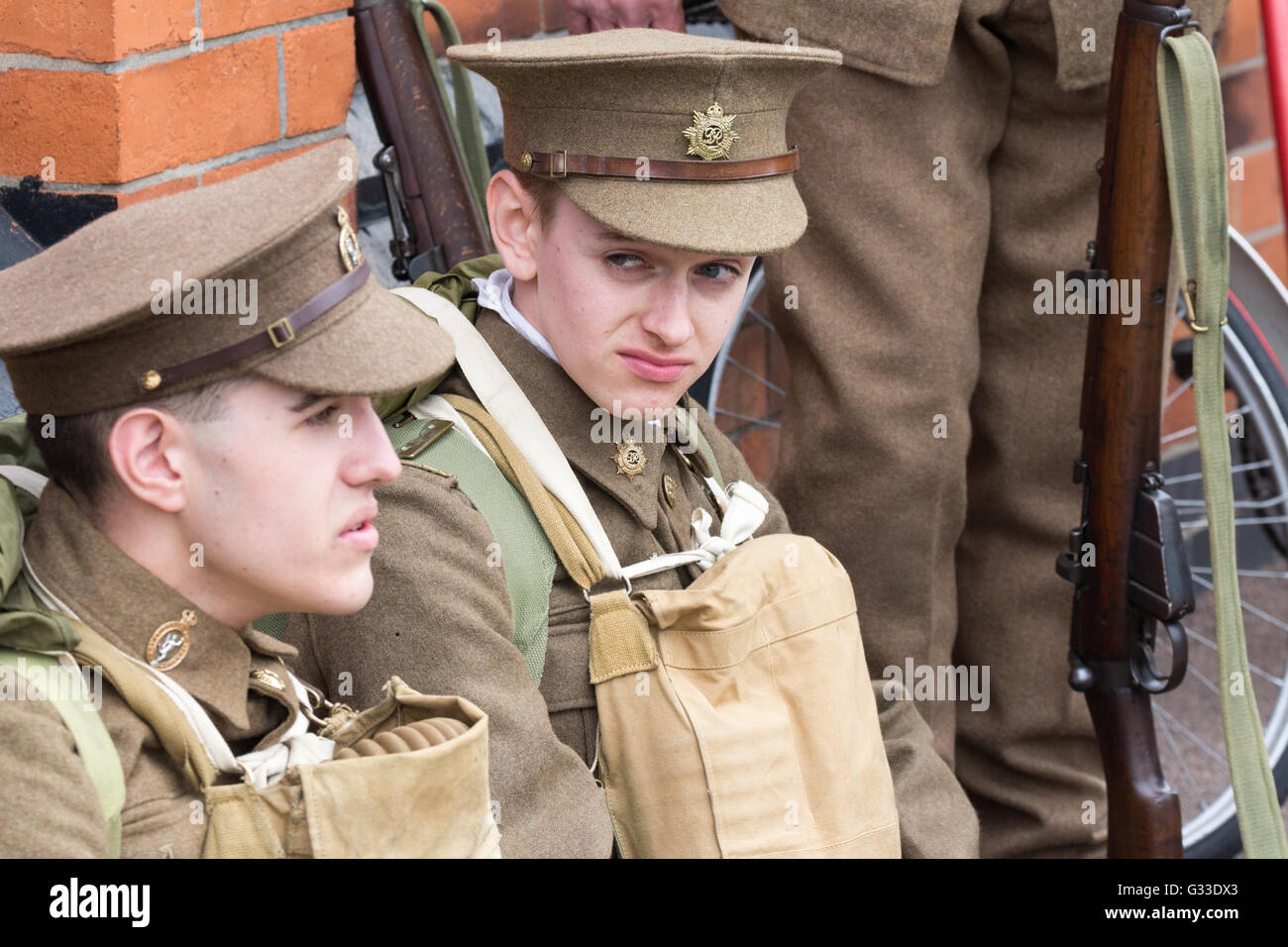 Reenactors at the 1940s Wartime Weekend on the Great Central Railway ...