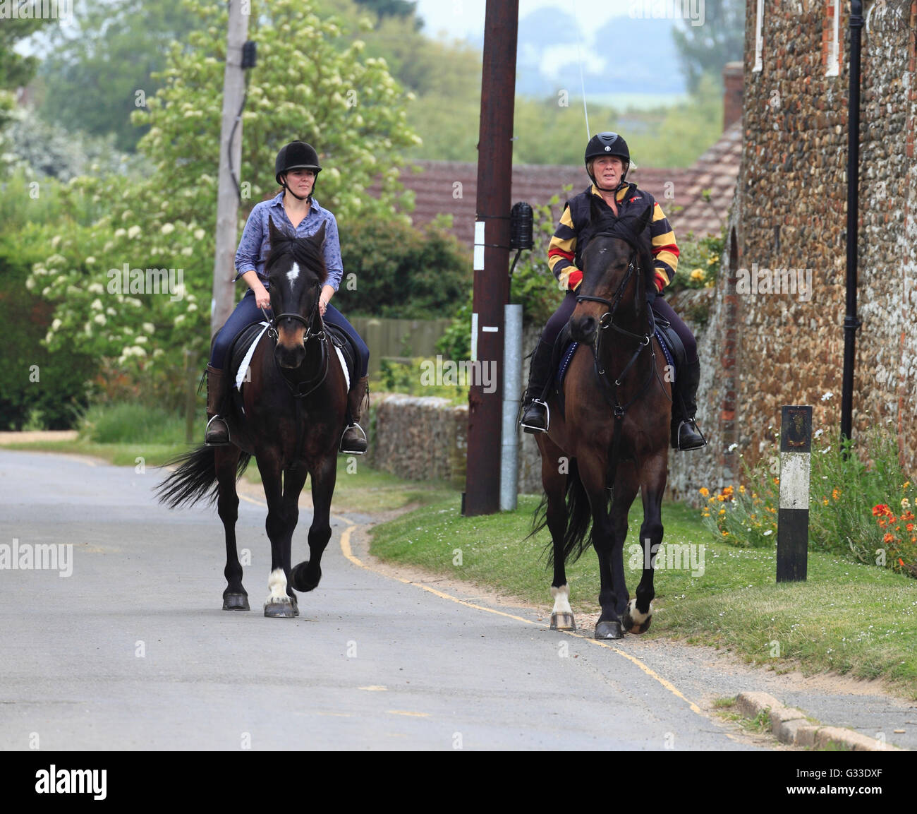 Riding horse on country lane hi-res stock photography and images - Alamy