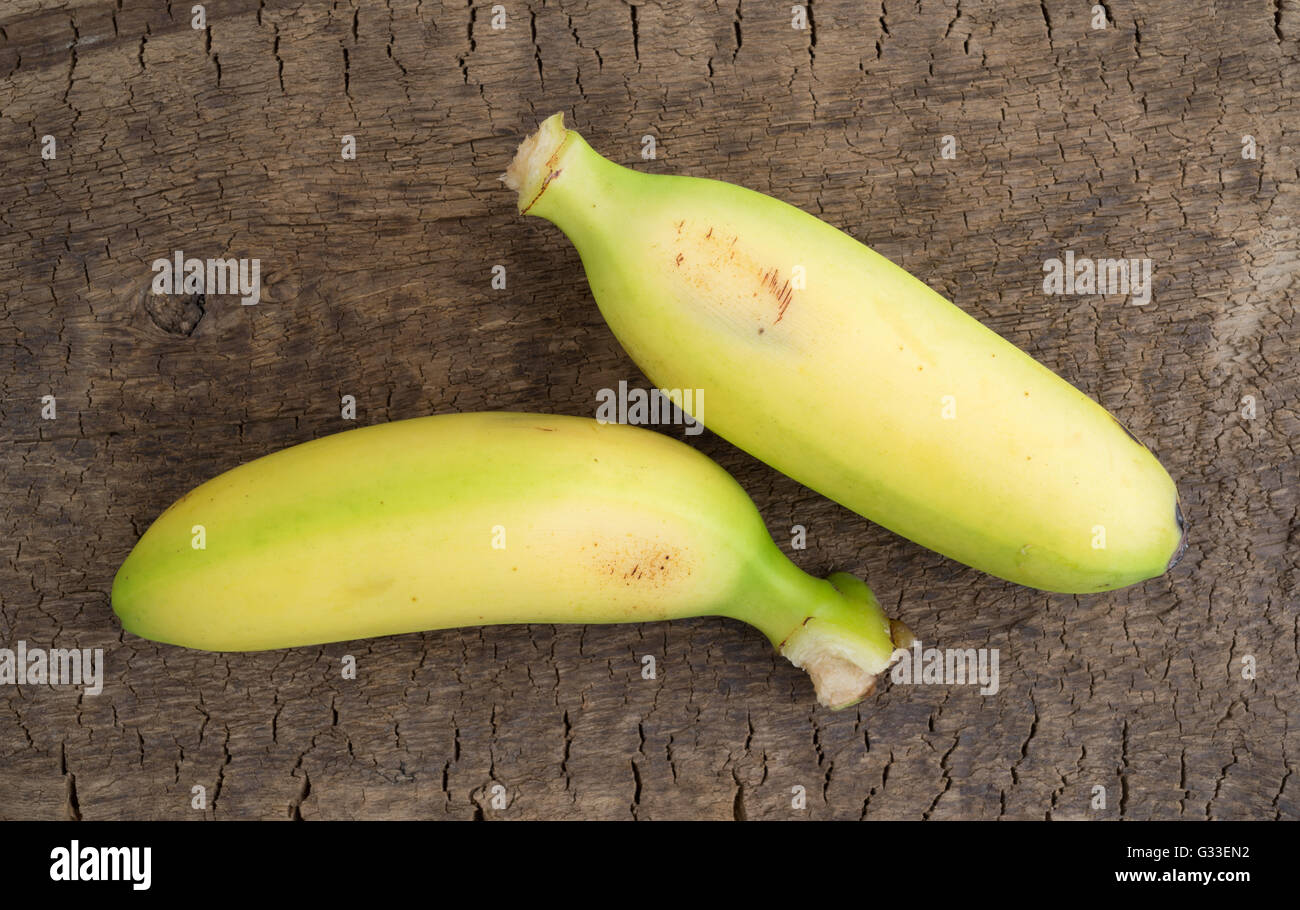 Small bananas hi-res stock photography and images - Alamy