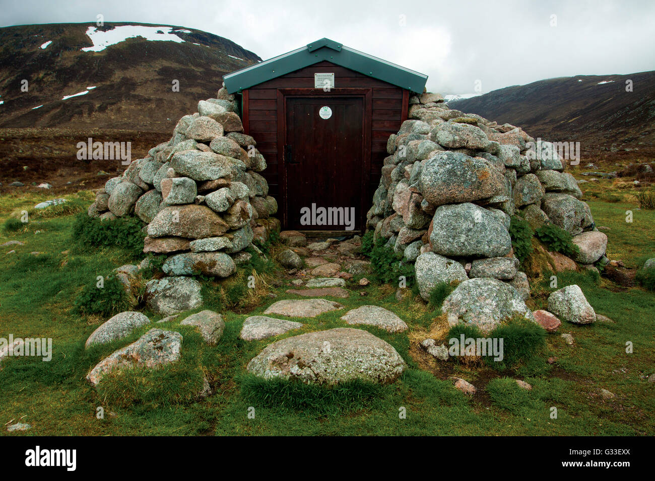 The Loch Avon Refuge, Glen Avon, Lairig an Laoigh, Cairngorm National ...