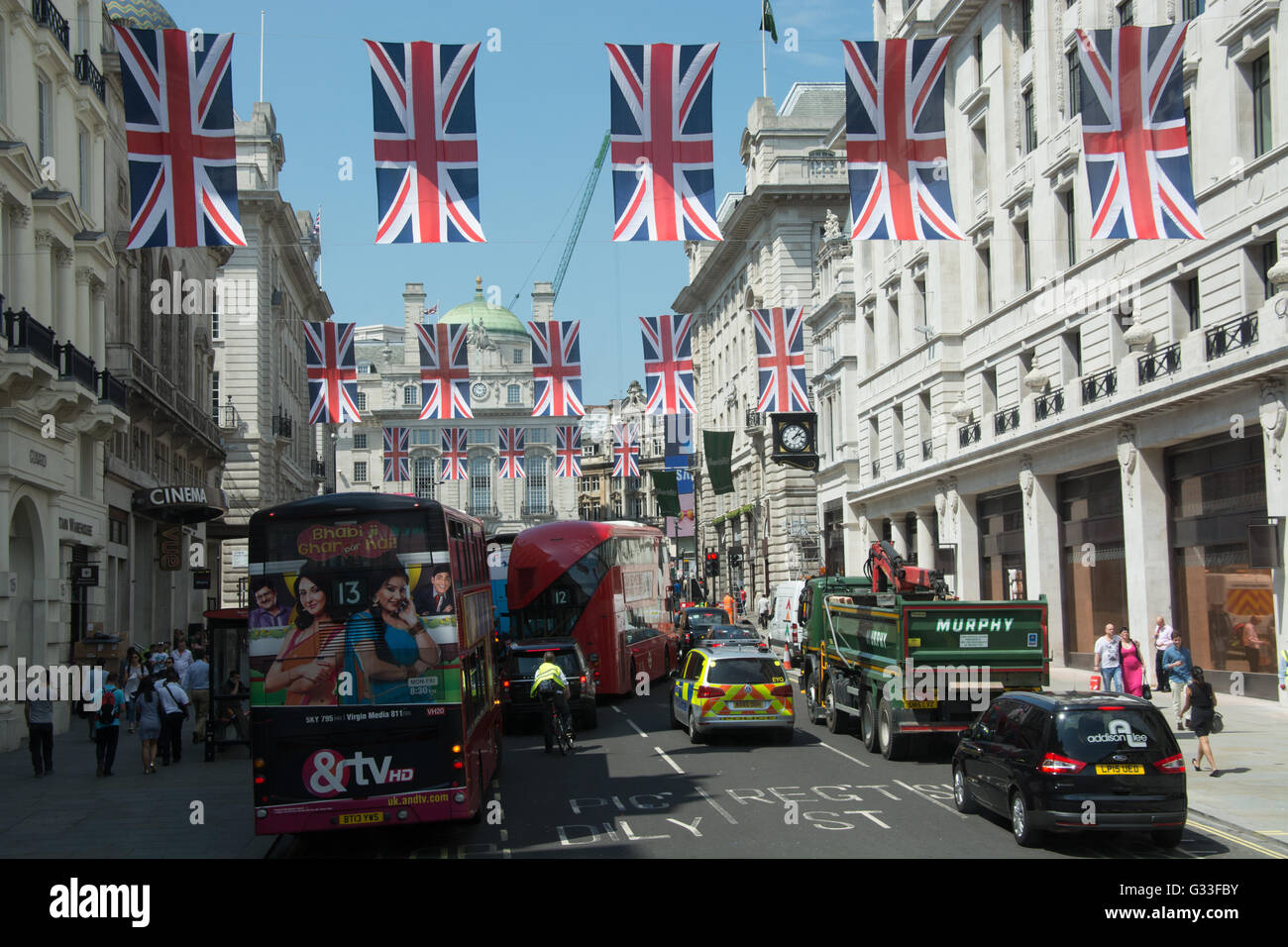 Pall mall street view hi-res stock photography and images - Alamy