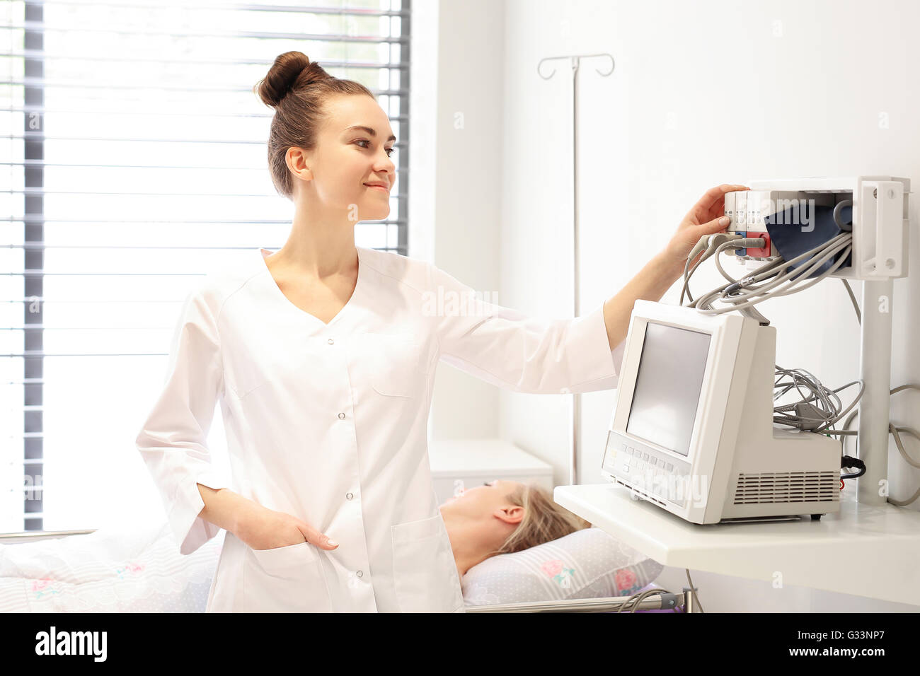 Anesthesiologist anesthetic nurse hi-res stock photography and images ...