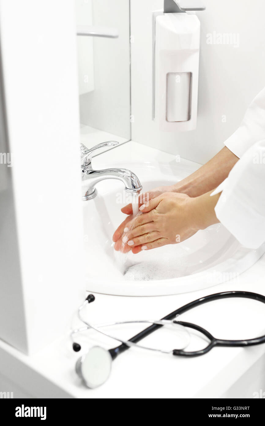 The doctor washes his hands, disinfect their hands before surgery Stock ...