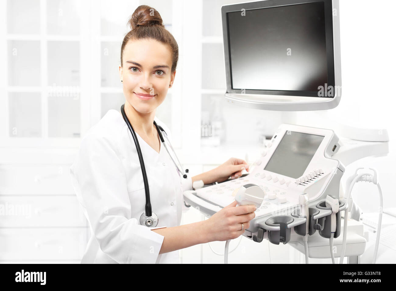 Camera sonogram, the doctor performing the sonogram examination Stock ...