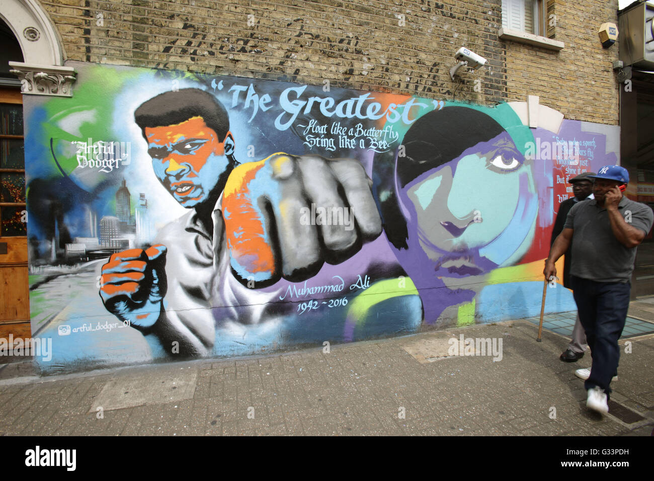 A graffiti mural of boxer Muhammad Ali and singer Prince - who would ...