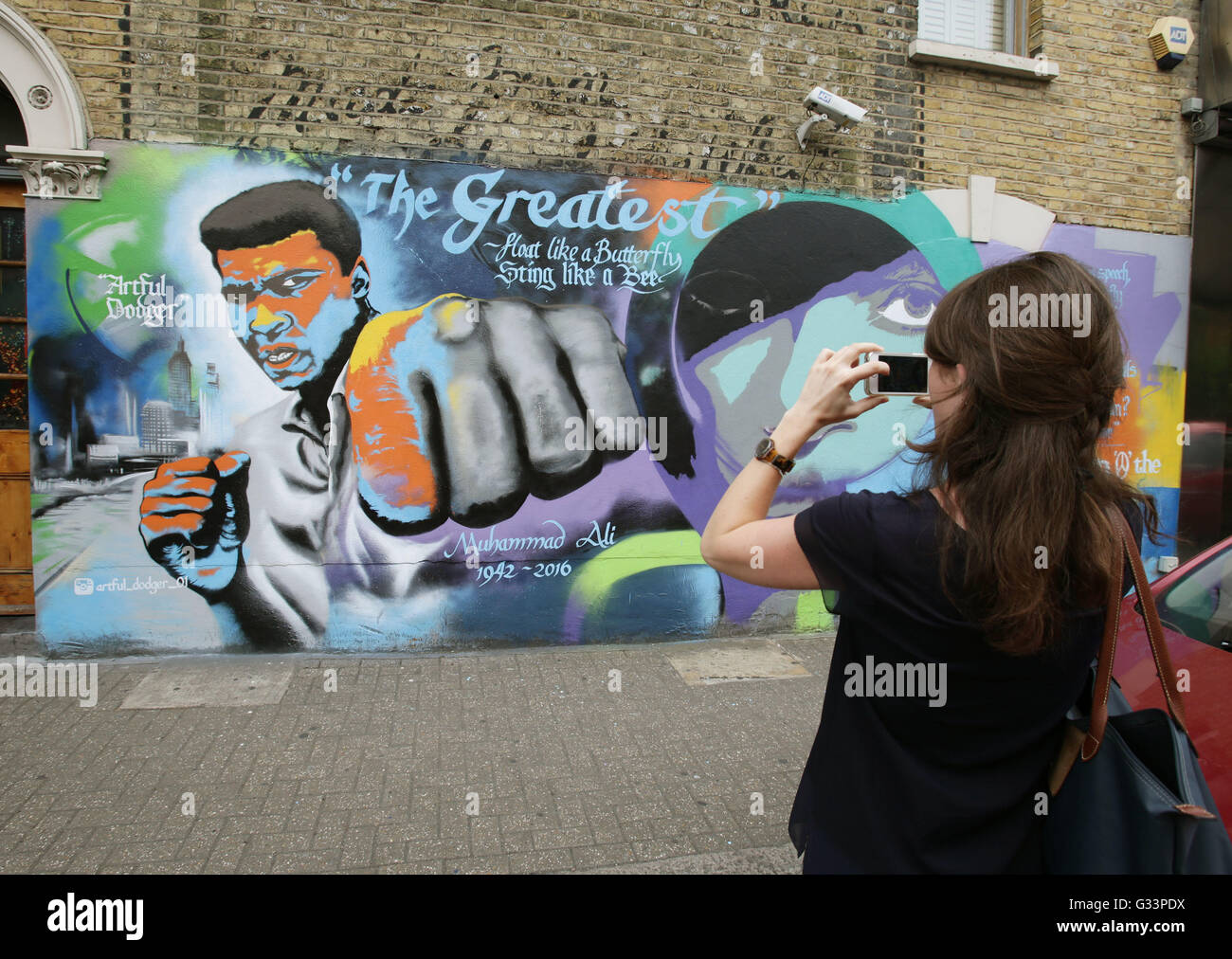 A graffiti mural of boxer Muhammad Ali and singer Prince - who would ...