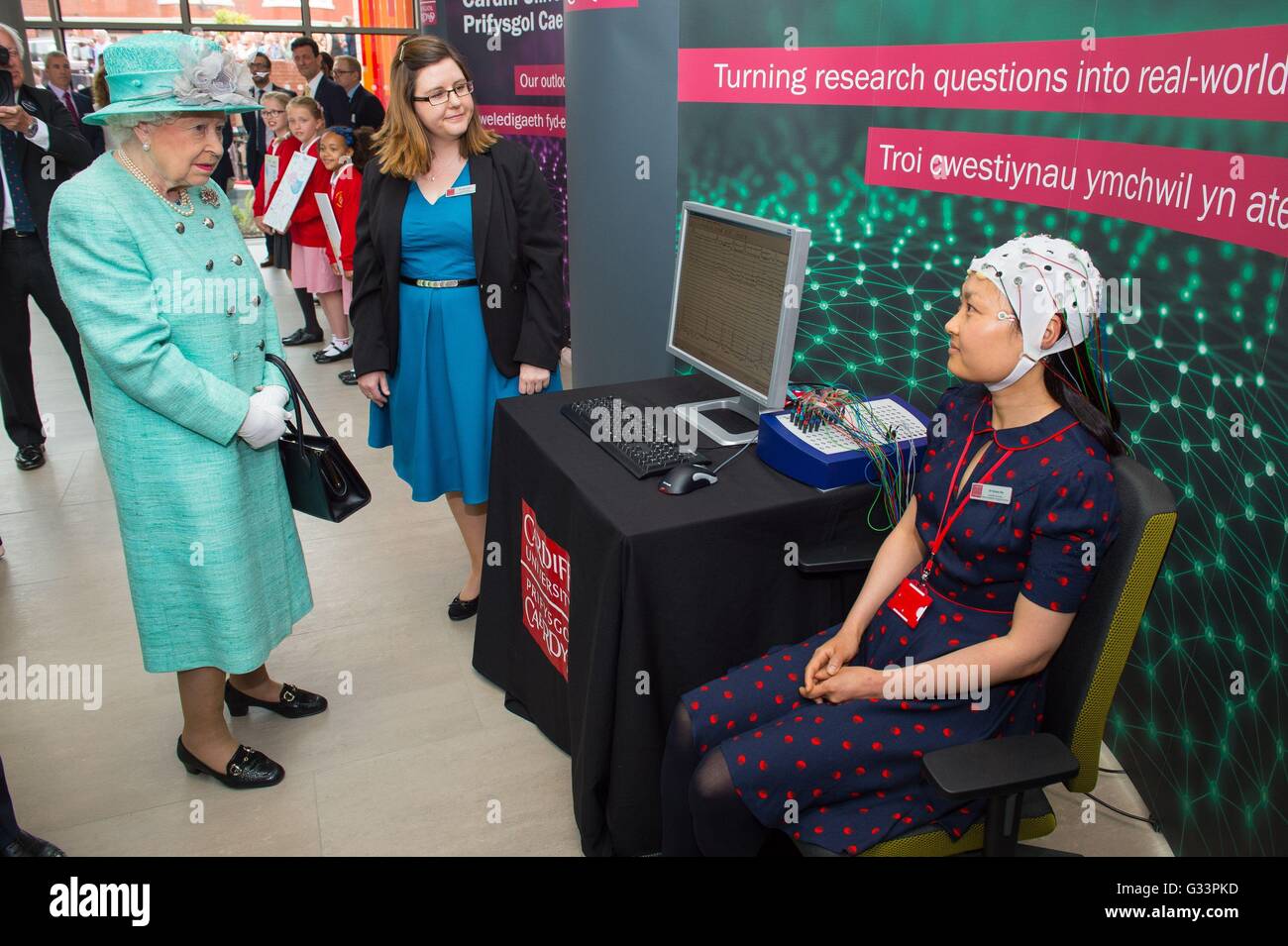 Queen Elizabeth II sees a brain activity scan demonstrated by Dr Grace ...