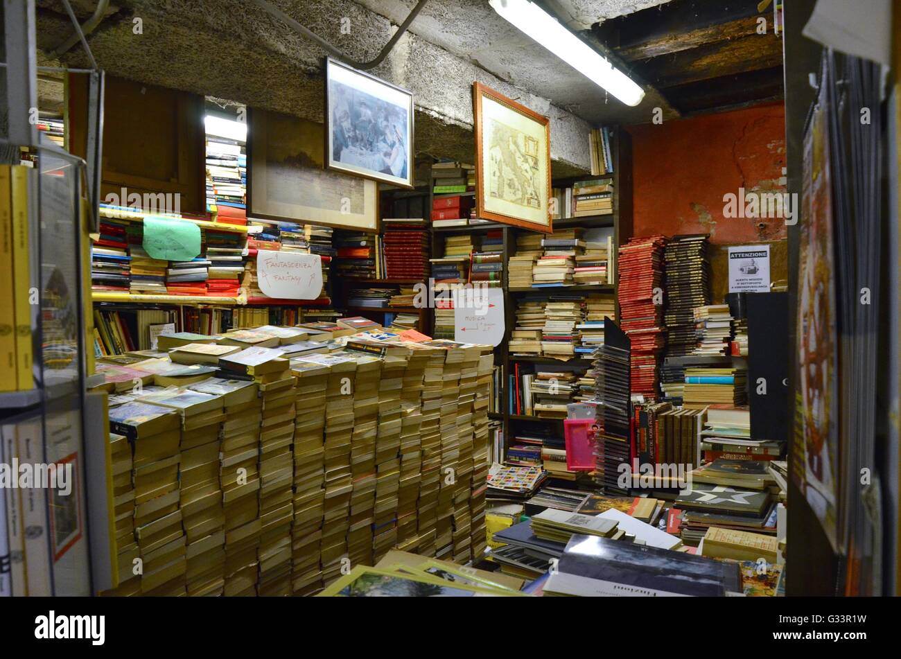 Bookstore at Venice (Venezia) Italy Stock Photo - Alamy