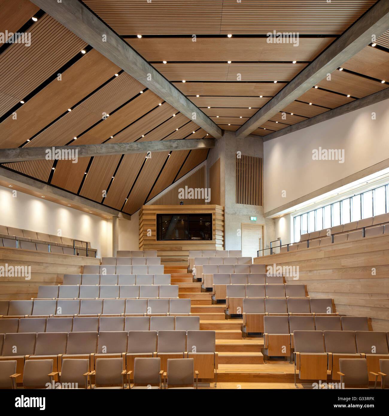 Lecture hall at oxford university hi-res stock photography and images ...