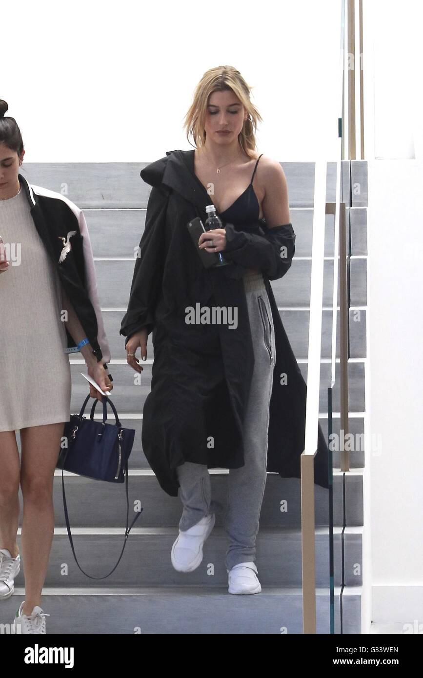 Hailey Baldwin shopping with a friend in West Hollywood Featuring ...
