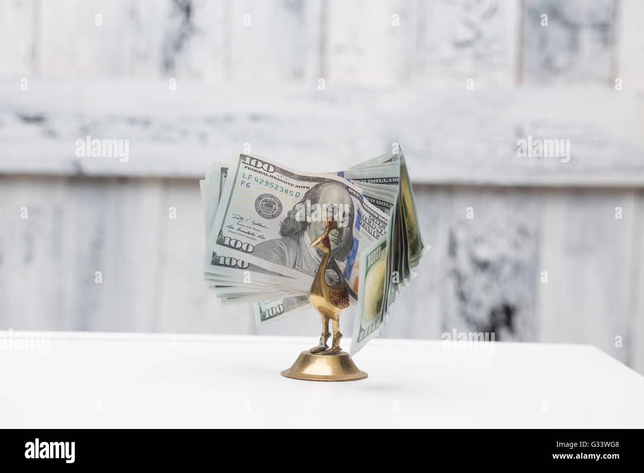 Bird banking hi-res stock photography and images - Alamy