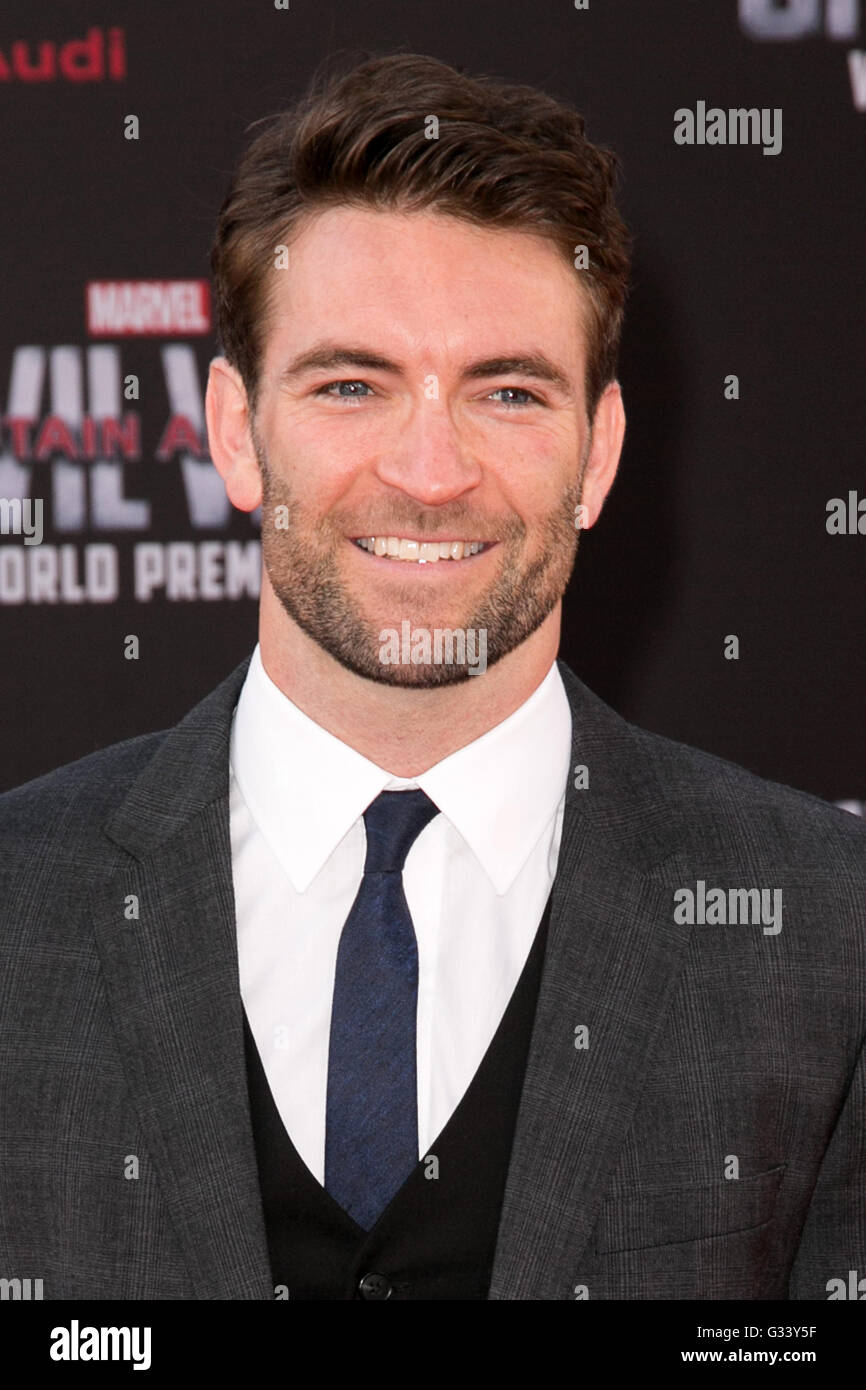 Sam hargrave captain america hi-res stock photography and images - Alamy