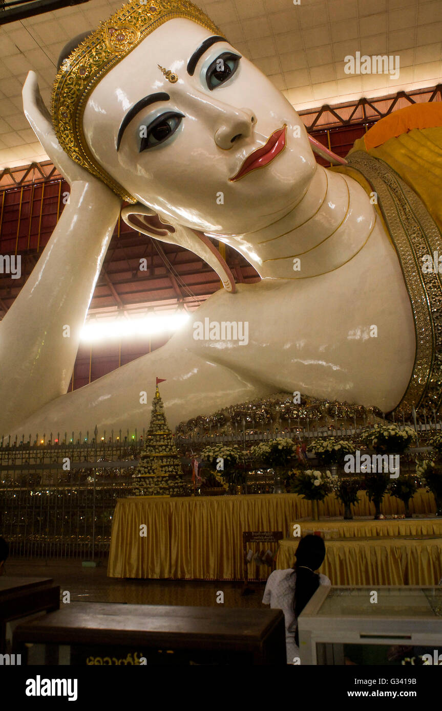65m long Reclining Buddha statue at Chauk Htat Gyi Pagoda, Yangon ...