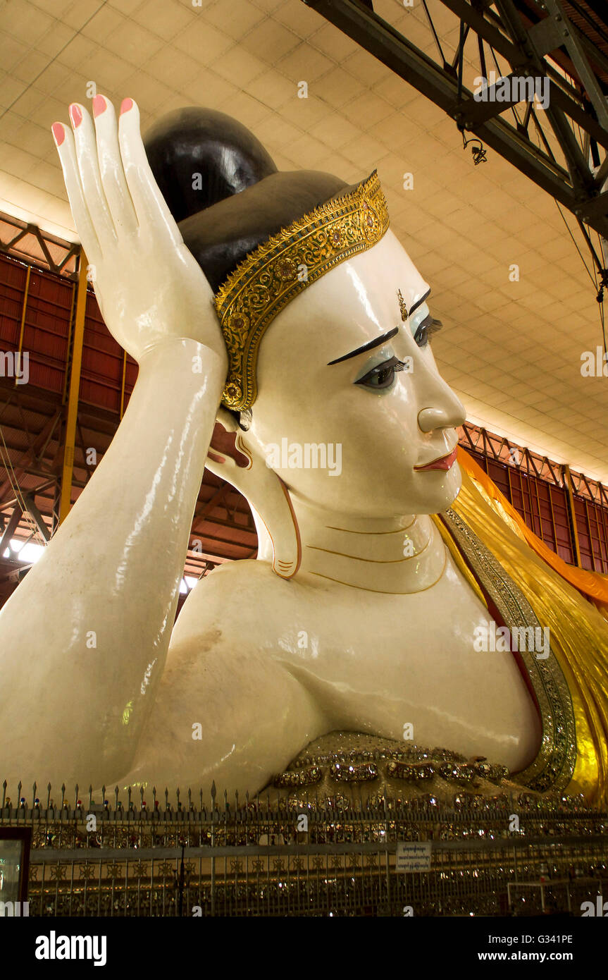 65m long Reclining Buddha statue at Chauk Htat Gyi Pagoda, Yangon ...