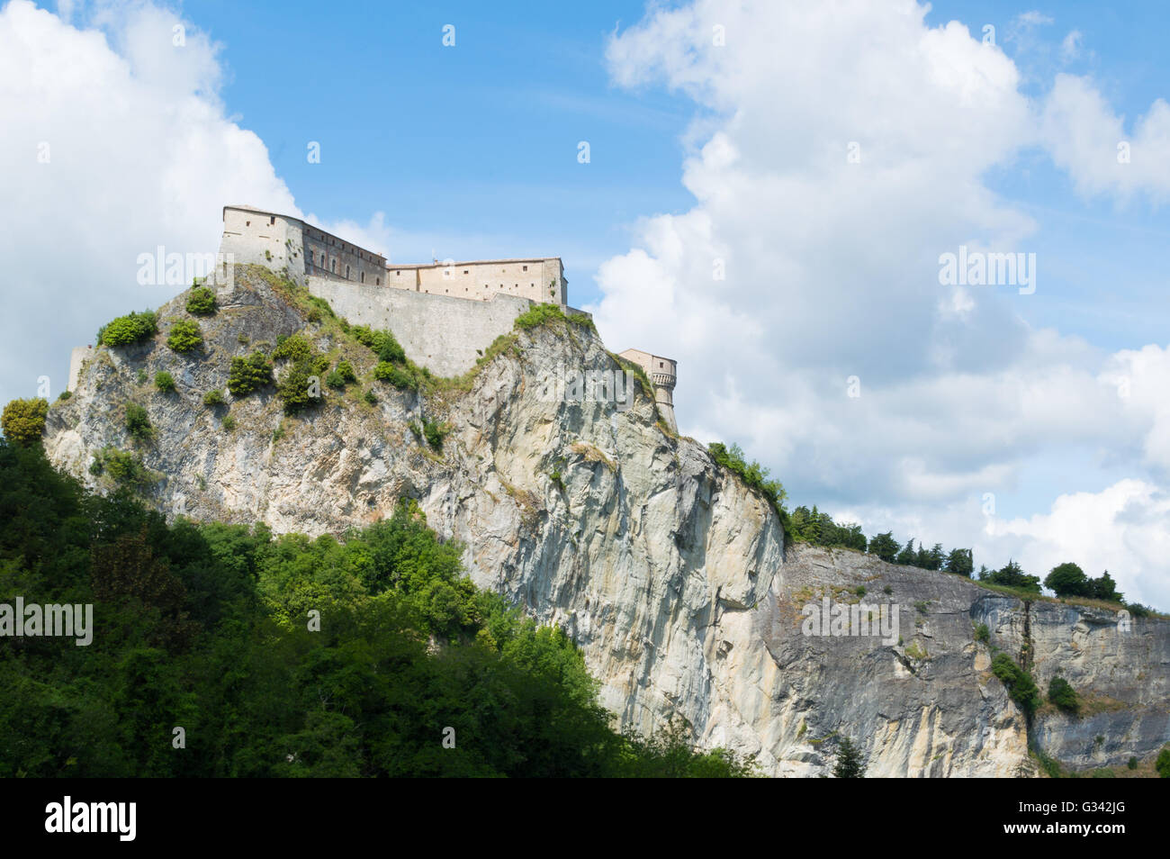 Old castle in the countryside hi-res stock photography and images - Alamy