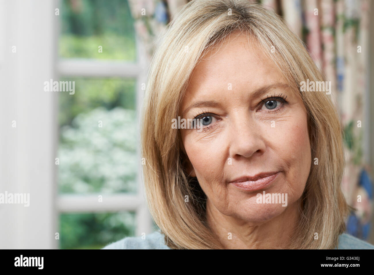 Portrait of mature woman at home hi-res stock photography and images ...