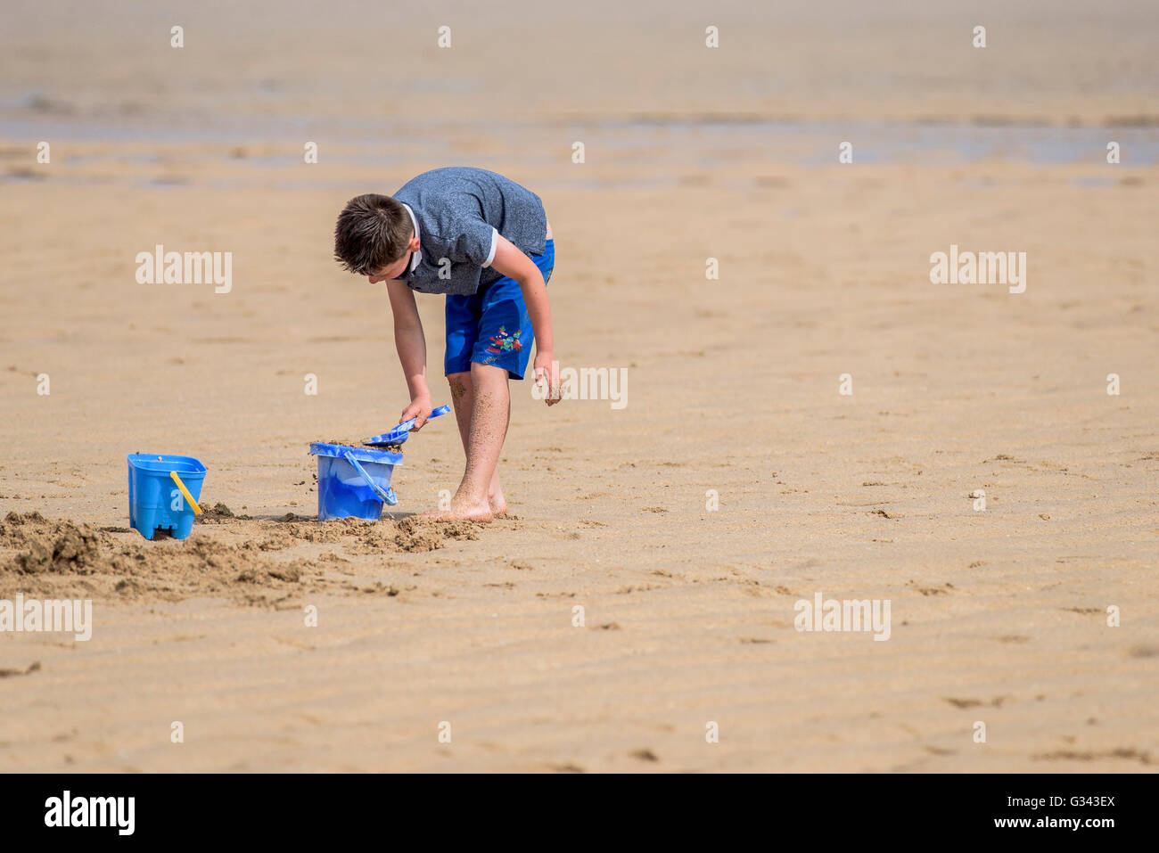 Boy using spade hi-res stock photography and images - Alamy