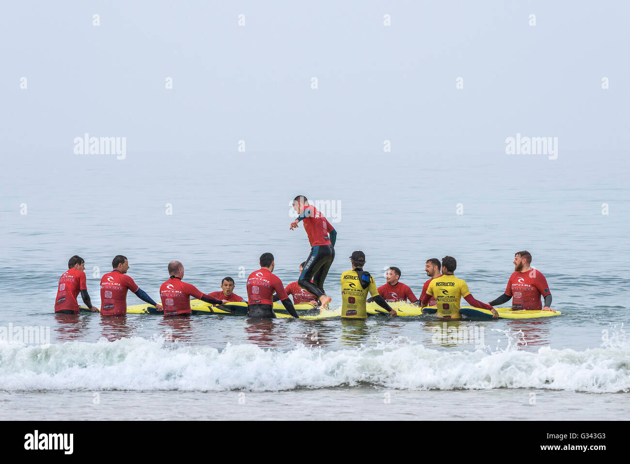 A surf school teaching at Fistral in Newquay, Cornwall Stock Photo - Alamy