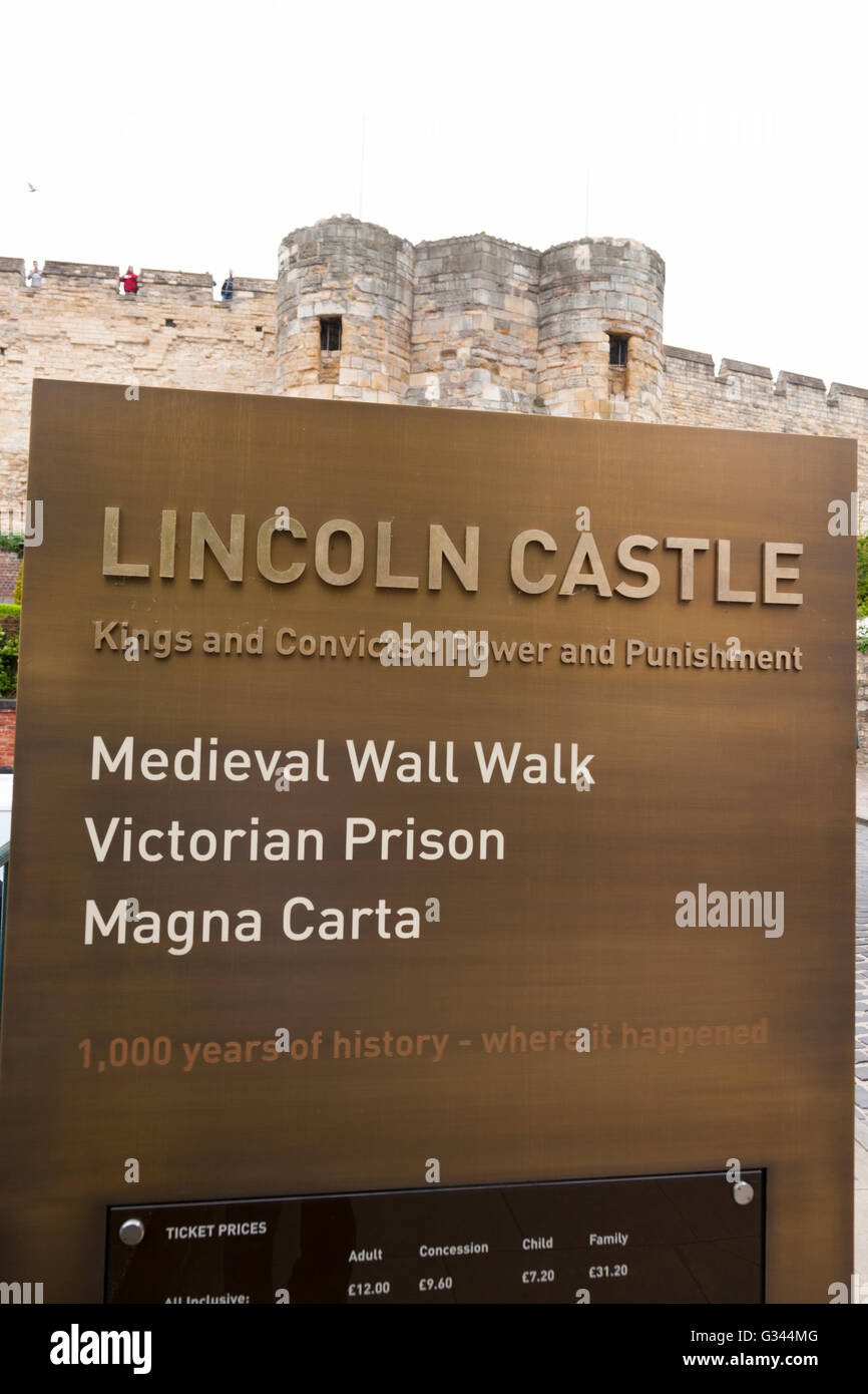 Entrance gate signs hi-res stock photography and images - Alamy