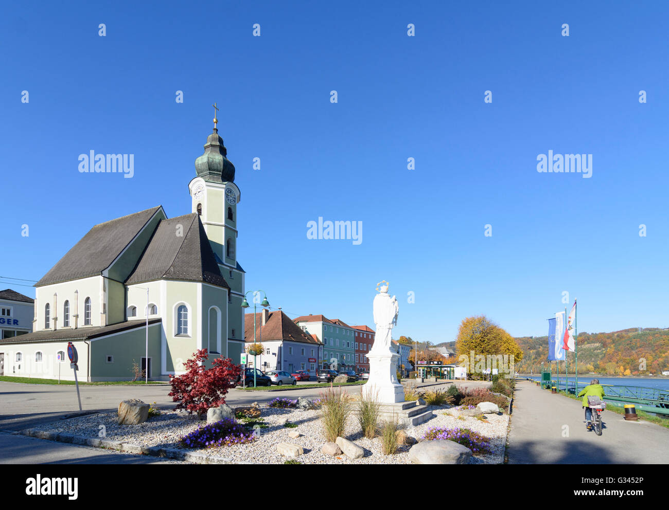 Parish church and promenade on the Danube, Austria, Oberösterreich ...