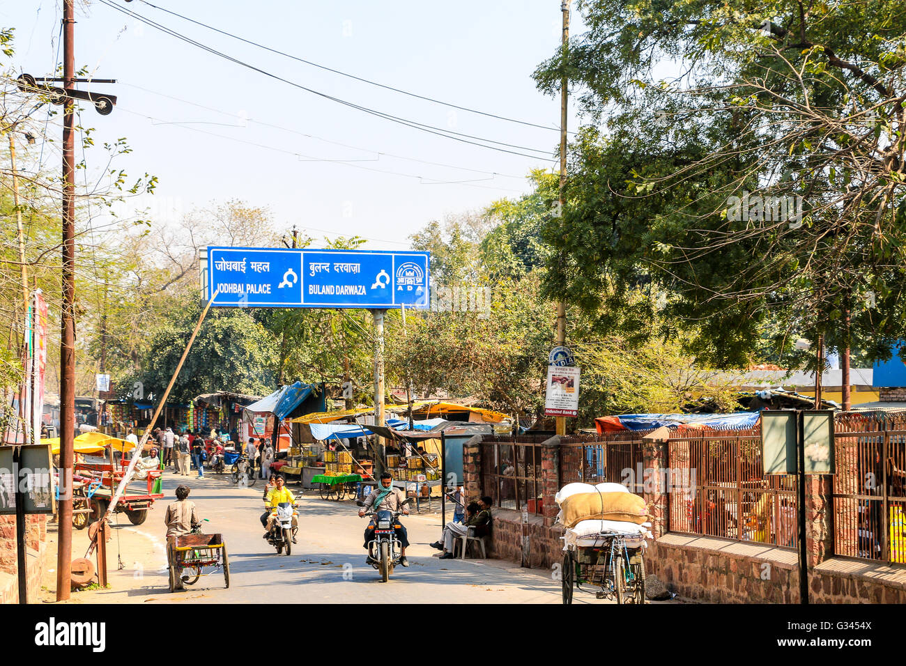 Agra street scene hi-res stock photography and images - Alamy