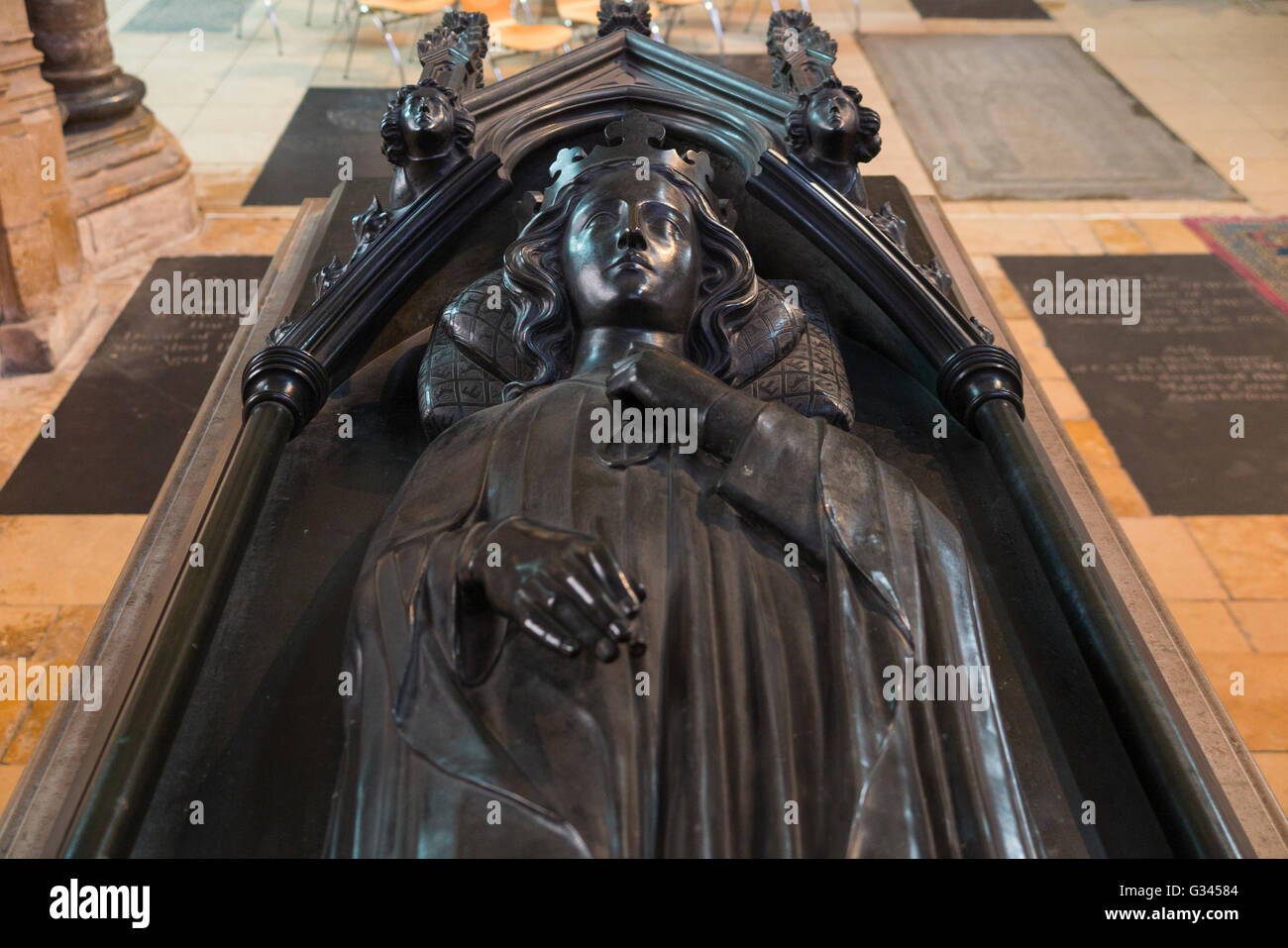 The tomb of Eleanor of Castile, Queen consort of Edward I of England ...