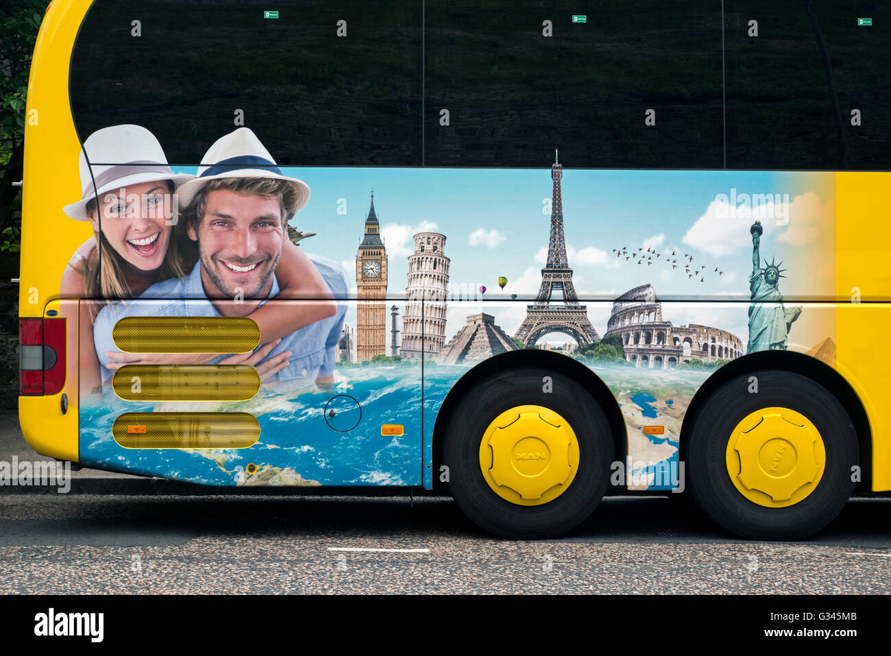 Tour coaches in scotland hi-res stock photography and images - Alamy