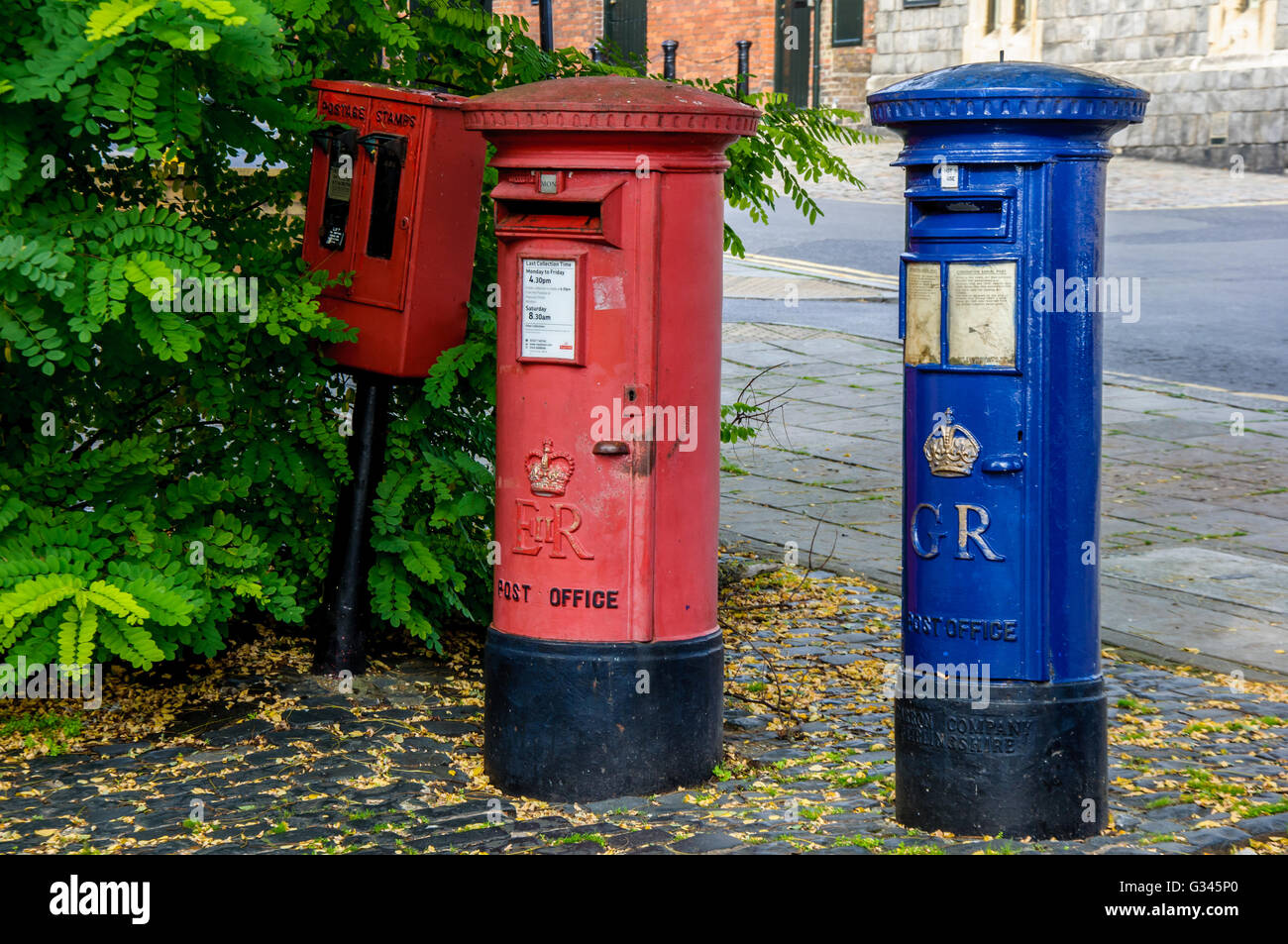 Royal mail post boxes hi-res stock photography and images - Alamy
