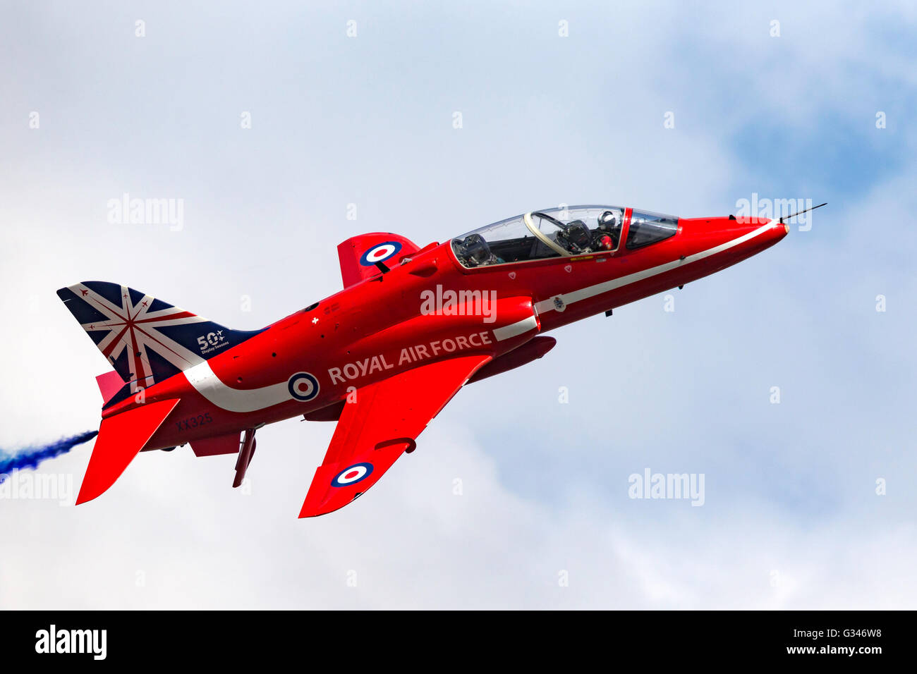 Red arrows hawk raf flight jet plane hi-res stock photography and ...