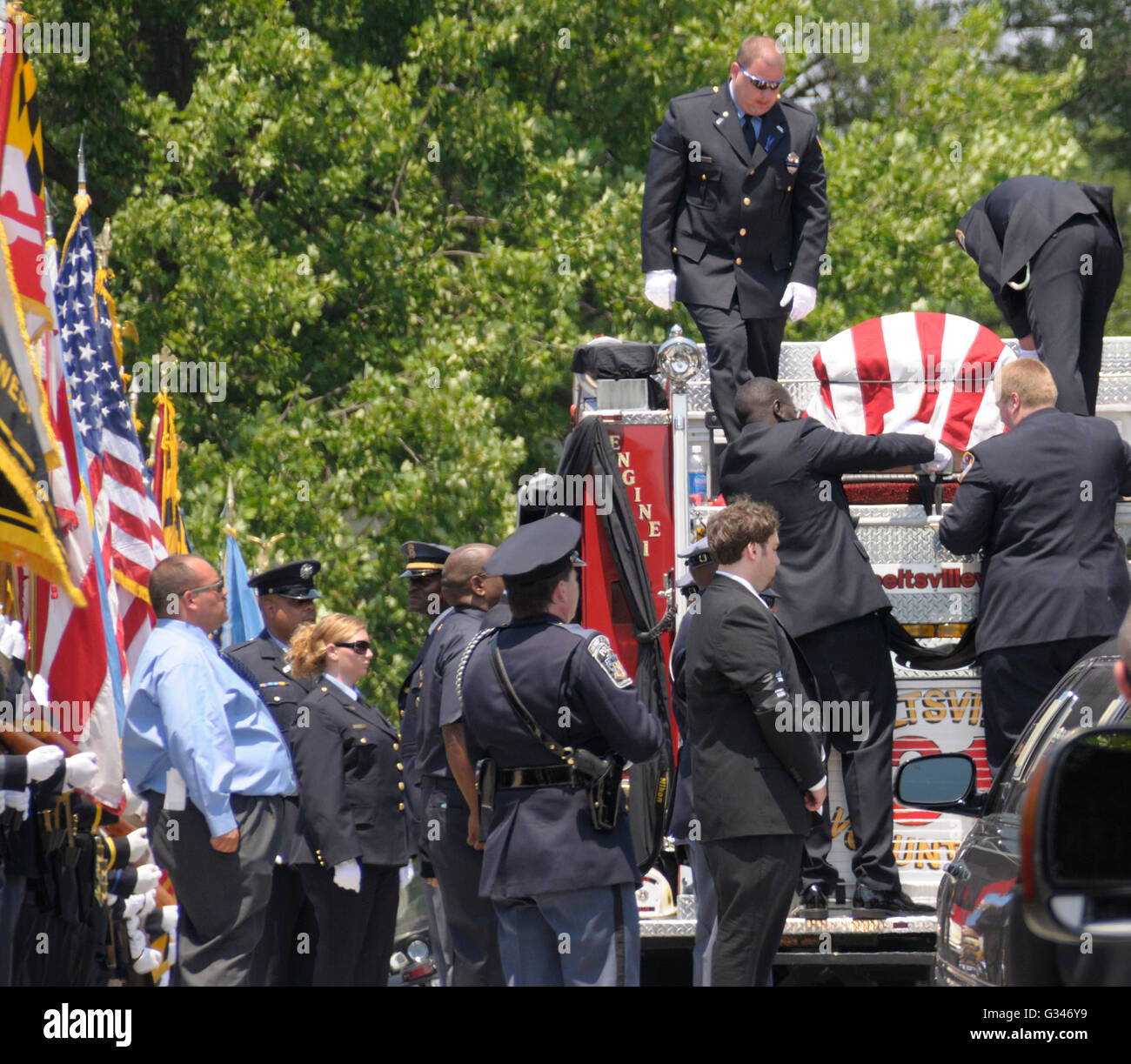 Fallen police officer hi-res stock photography and images - Alamy