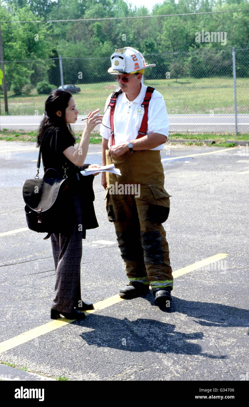 reporter talks to a fire chief Stock Photo - Alamy