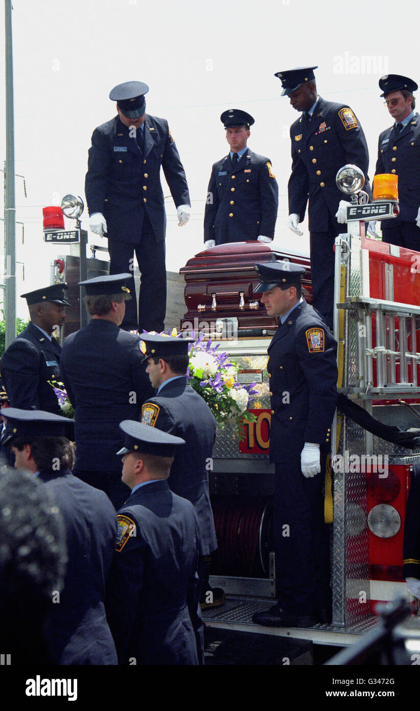 Funeral for a DC firefighter killed in a flashover in Washington DC ...