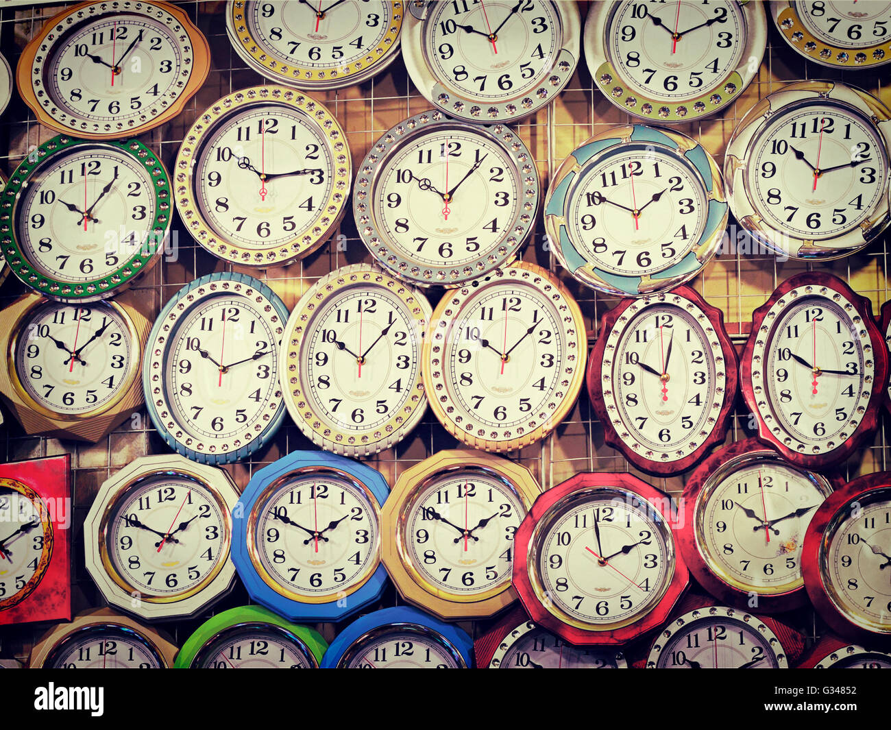 Wall clock hi-res stock photography and images - Alamy