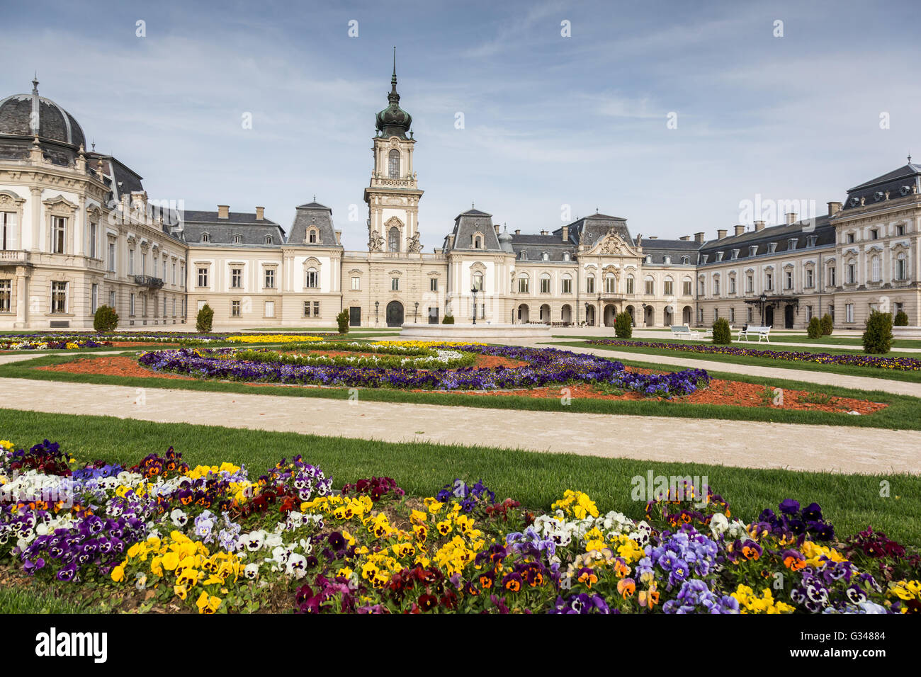 Nice castle park hi-res stock photography and images - Alamy