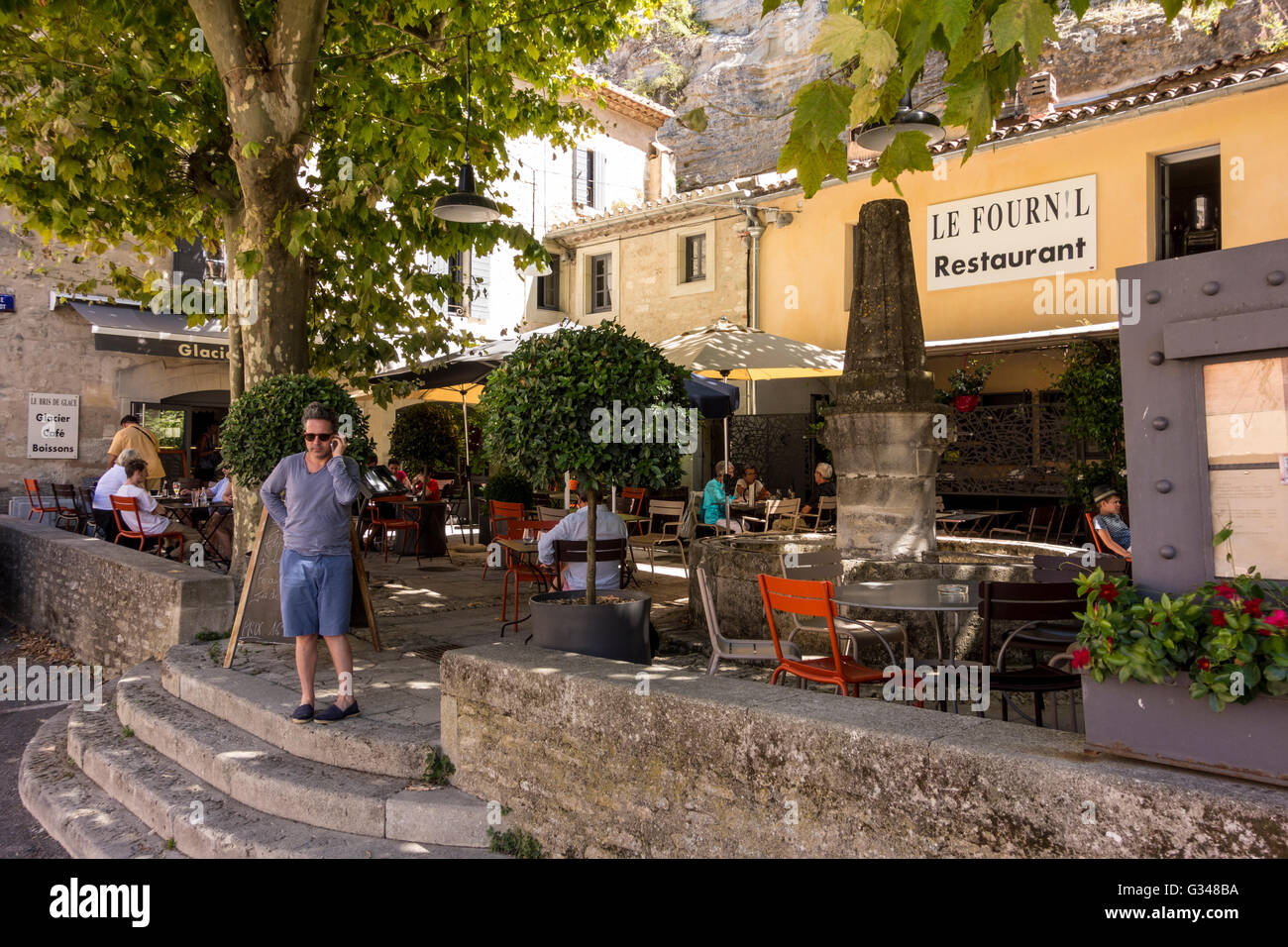 Bonnieux and provence and restaurant hi-res stock photography and ...