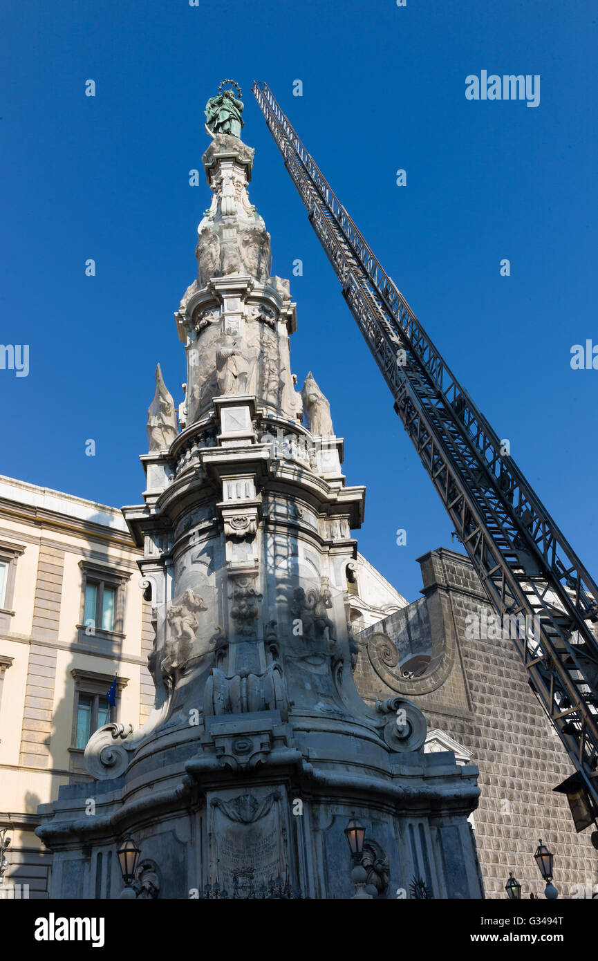Christmas, Obelisk in Piazza del Gesù, Naples Stock Photo - Alamy
