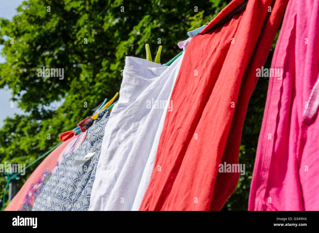 Washing Drying Outside On A Washing Line Stock Photo Alamy washing-drying-outside-on-a-washing-line-stock-photo-alamy