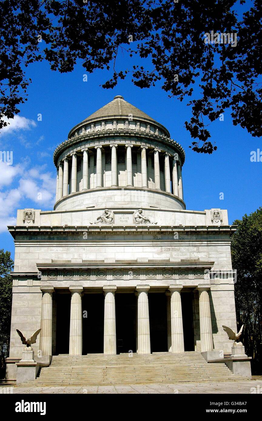 New York City: Neo-classical-style dome with doric columns atop Grant's ...