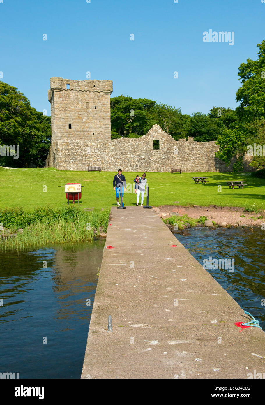 Loch leven castle hi-res stock photography and images - Alamy