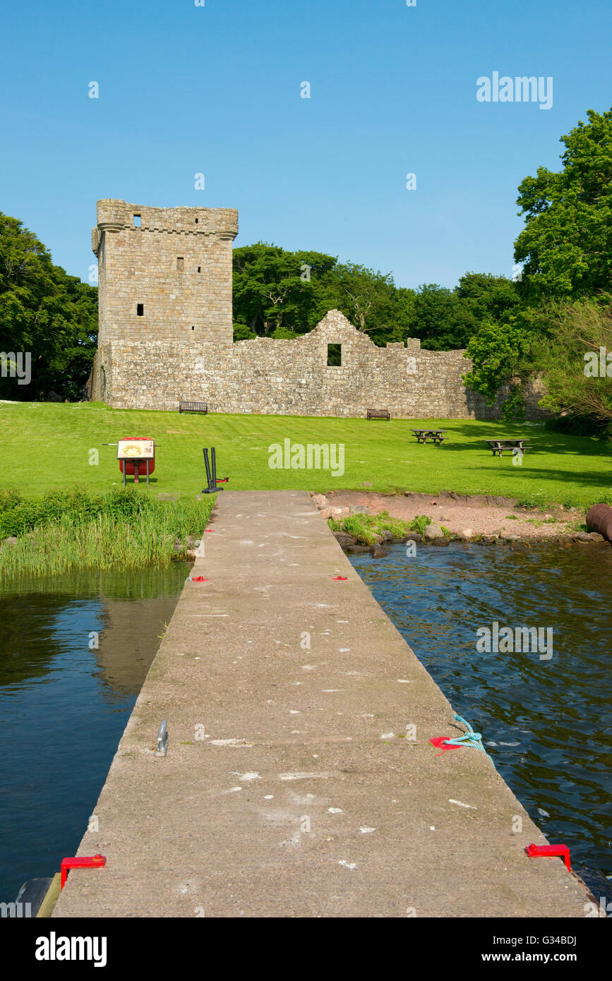 Loch leven castle hi-res stock photography and images - Alamy
