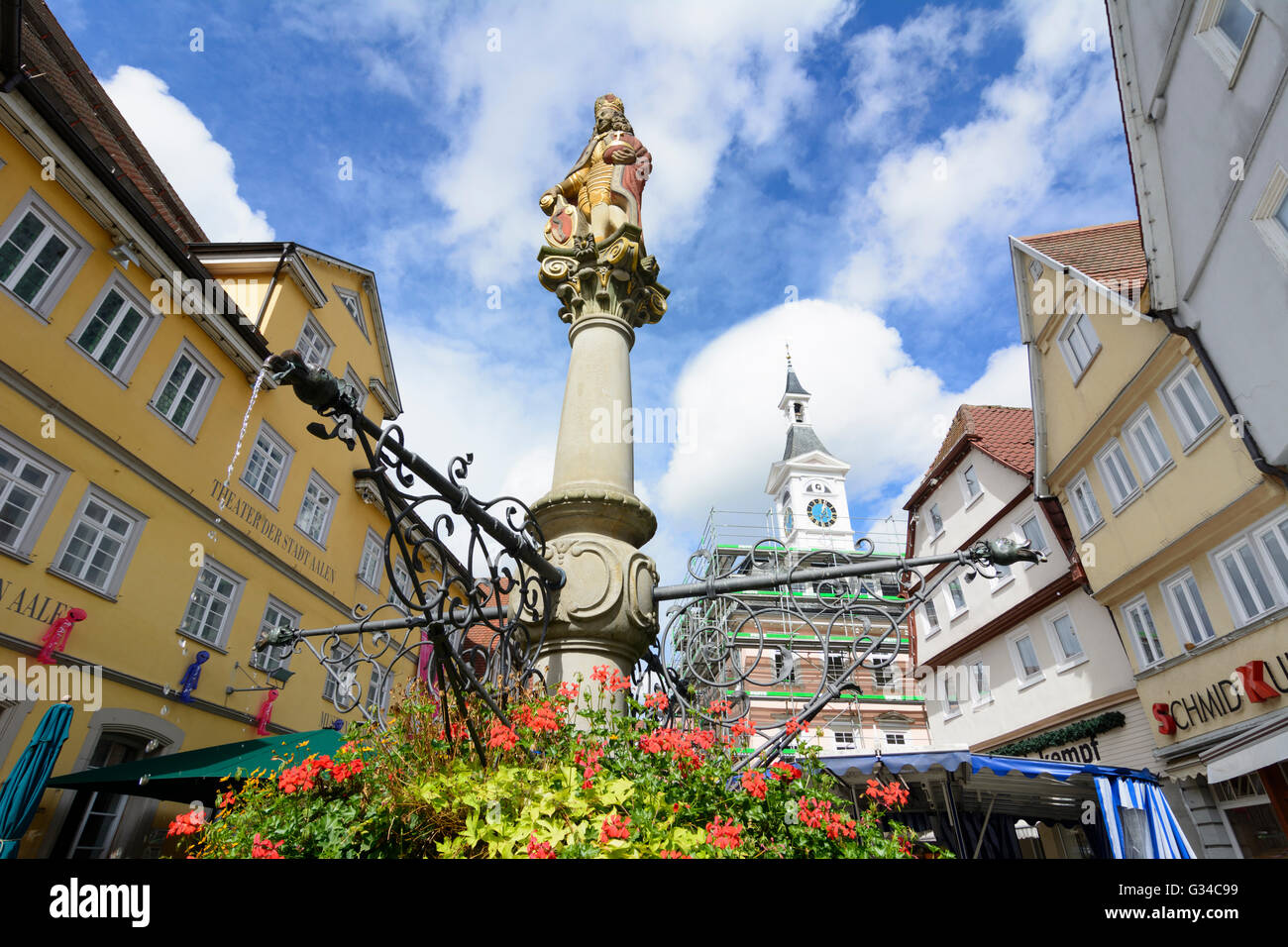 fountain Marktbrunnen and Old Town Hall with restaurants outside ...