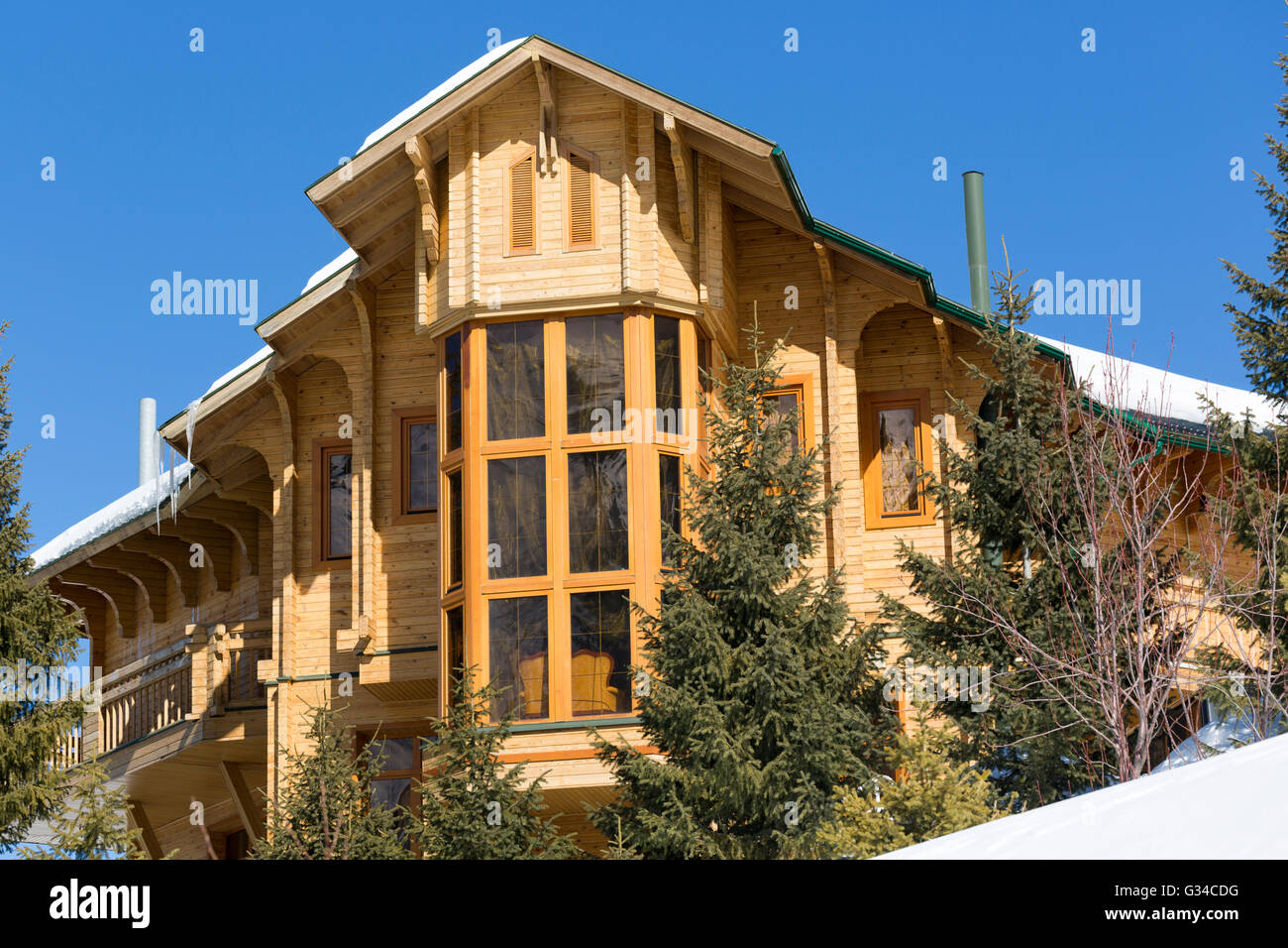 Landscape house cabin mountain hi-res stock photography and images - Alamy