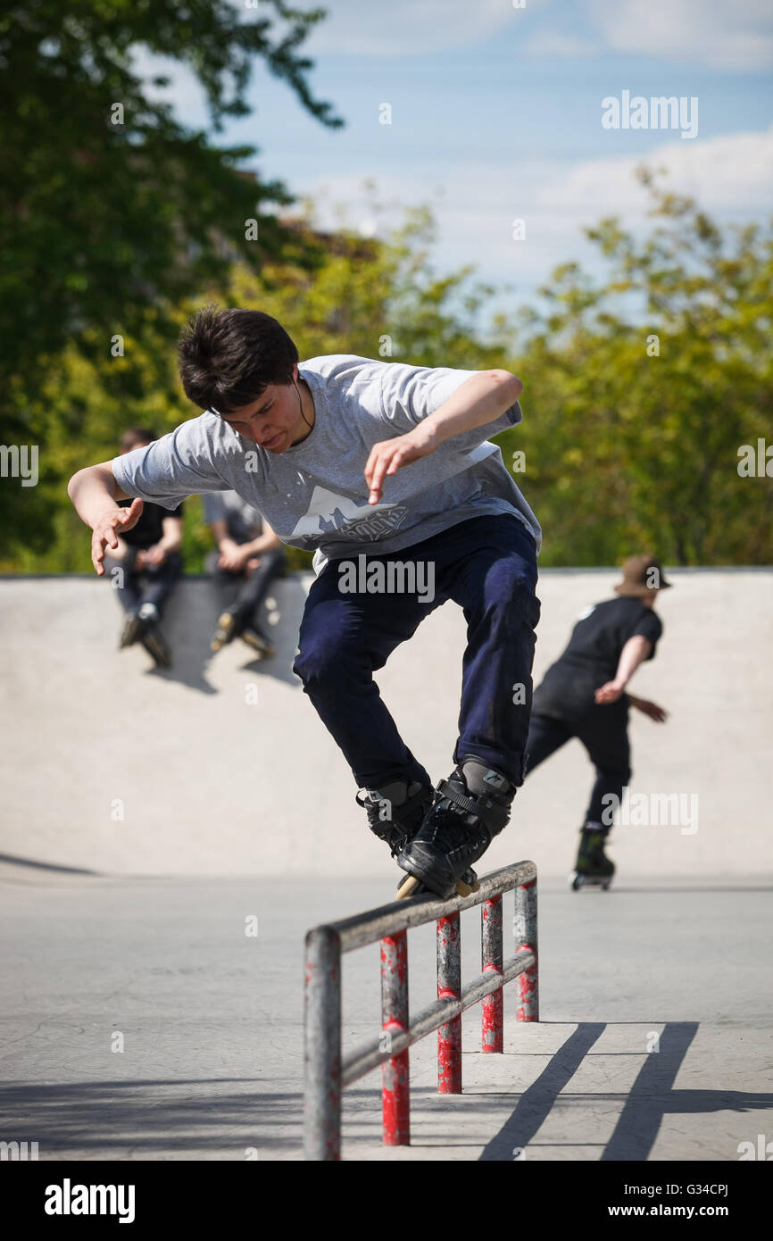 X grind hi-res stock photography and images - Alamy