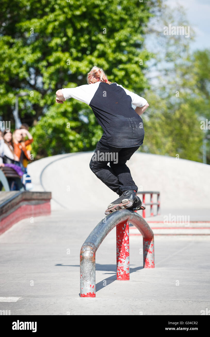 Aggressive inline skater girl hi-res stock photography and images - Alamy